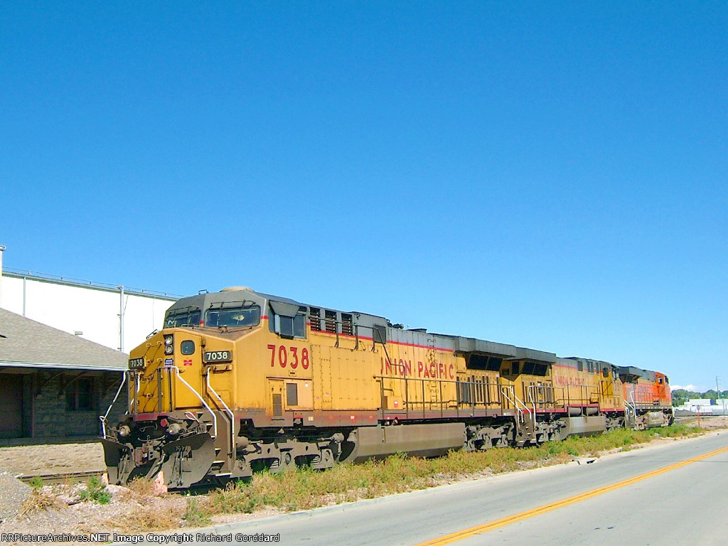 UP & BNSF Power at Loveland